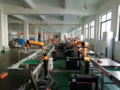中国 collaborative robot AUBO i10 with 10kg playload and Maximum reach 1513 mm of industrial robot welding arm as cobot 販売のため