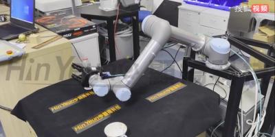 中国 UR10e   Collaborative Robot  With Onrobot Gripper Grab Grass For Universal Robot 販売のため