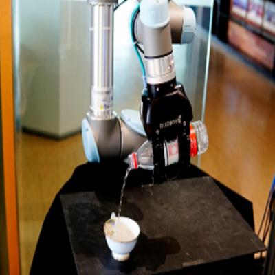 中国 UR10e   Collaborative Robot  With Onrobot Gripper Grab Grass For Universal Robot 販売のため