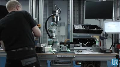 Cina Collaborative Robot UR3 Reach 550m  Playload 3kg WIth Robot Gripper  Robotic Arm As Cobot in vendita
