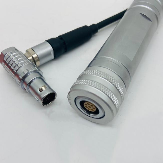 HUH-6M Ultrasonic Hardness Tester in use