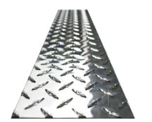 China 1050 1060 3003 5052 aluminum checked diamond plate for floor/car/carbin for sale