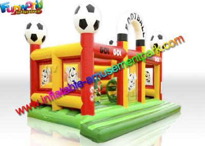 China Van het de Voetbalspel van pvc Opblaasbaar van het de Voetbalthema Commercieel Opblaasbaar de Luchtkasteel Te koop