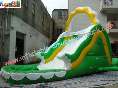 中国 裏庭の使用のためのプールが付いているカスタマイズされた屋外の膨脹可能な水スライド 販売のため