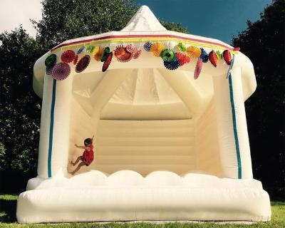 Cina Castello rimbalzante bianco di Carpa Hinchable della tenda gonfiabile su ordine del partito per nozze in vendita