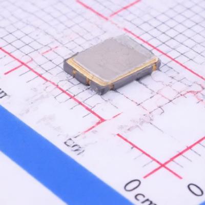 China SJK 6N125000G33YC crystal oscillator with 125 MHz frequency ceramic package and surface mount design for sale