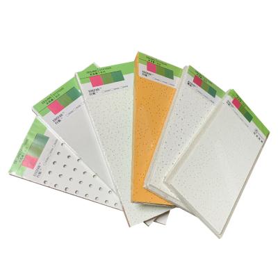 China Materiais de decoração de interiores Estilo de design moderno 60x60 Tabuleiro de teto de estrelas ópticas de madeira à venda