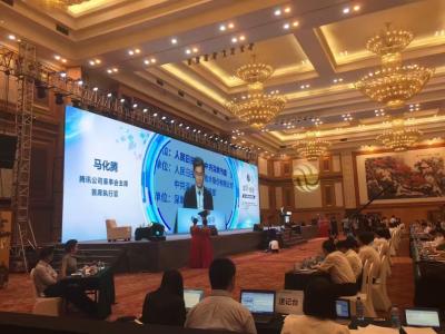 Cina Metta in scena gli schermi principali dell'interno locativi, schermi di visualizzazione digitali della lampada nera video in vendita