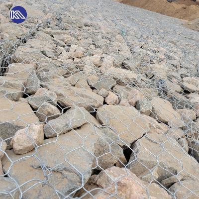 China Afrikaanse markt Duurzaam gegalvaniseerd+PVC bedekt Gabion Wire Mesh Mattress Box voor overstromingsbeveiligingsmuur for sale