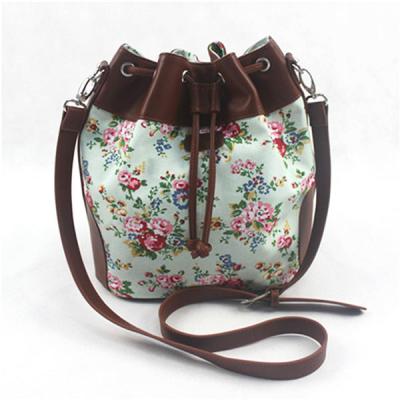 China Kleurrijke de Reiszak van het Damescanvas, de Handtassen van Drawstring Crossbody met Lange Riem Te koop