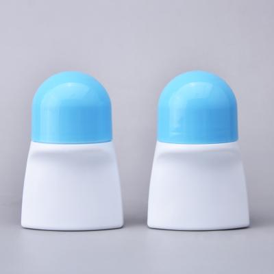Cina Bottiglie a sfera a rulli con logo personalizzato per l'uso cosmetico e degli oli essenziali in vendita