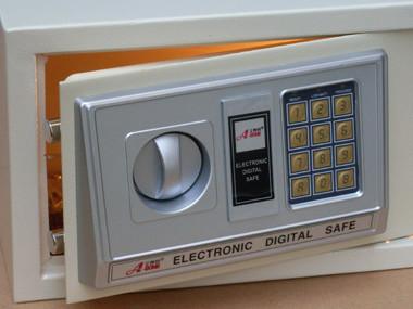 Cina Cassaforte elettronica a porta singola di 273 mm di profondità per la sicurezza domestica e lo stoccaggio di oggetti di valore in vendita