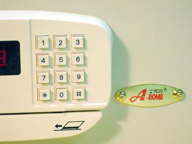 China Sicherer Laptop Größe Hotelzimmer Safe Box mit digitaler Tastatur Schloss Beige 301-400mm Tiefe zu verkaufen