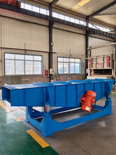 Quality Vibrating Screen Conveyor with Fully Enclosed Design and 16Mn Steel Mesh for High Automation in EPC Casting Production Line for sale