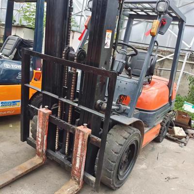 Cina Usato 5,5 tonnellate quattro ruote Diesel Forklift di pietra Altezza di sollevamento 3000mm in vendita