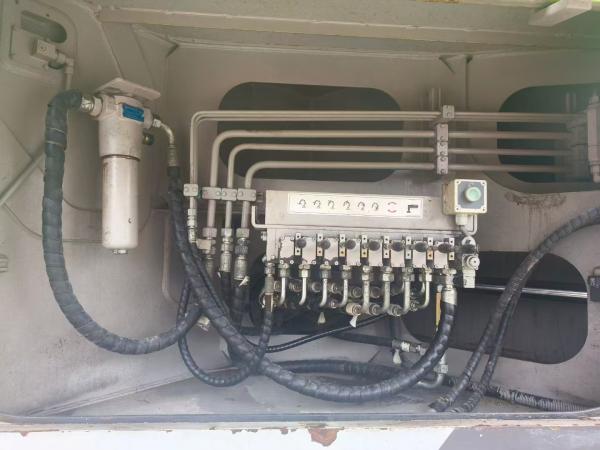 Quality 2019 Used Original 56 Meter Zoomlion Green Concrete Pump With Benz Chassis for sale