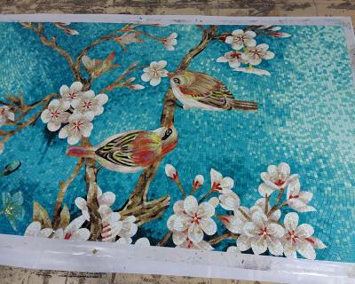 China Customized Modern Floral and Bird Pattern Glass Mosaic Mural Tile with Glass/Marble/Ceramic Material and 4/6/8mm Thickness for sale