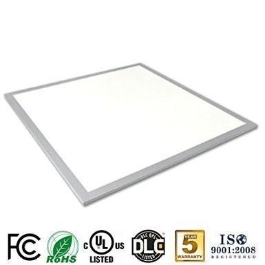 Cina PIEDI 2X2 4000 lumi del pannello di abbagliamento ultra esile principale luminoso eccellente del regolatore della luminosità liberamente in vendita