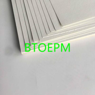 中国 Eco友好的な1092mmの破損抵抗力がある110gはペーパー ロールスロイスを着色した 販売のため