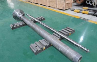 China Single Screw Extruder Screw Barrel with 20mm-200mm Screw Diameter HV900-1100 Barrel Hardness and Nitrided Surface Treatment for sale