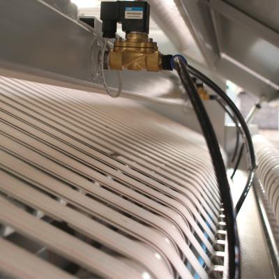 China 2200 kg automatische Bügeleisen- und Faltenmaschine mit einer maximalen Faltbreite von 3000 mm zu verkaufen