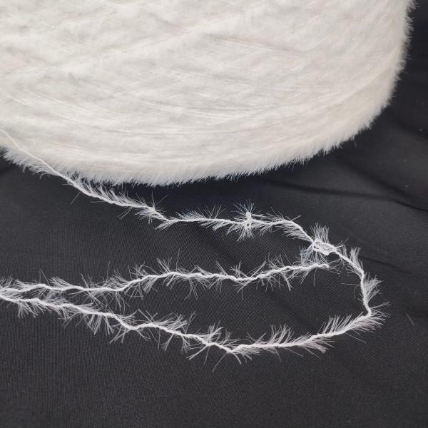 1.3cm NM12 Fil de plumes de nylon blanc blanchi / blanc brut pour le tricot à la machine plate