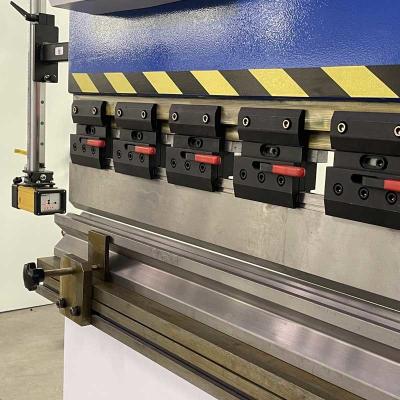 Китай пресса CNC 250T 3200MM гидравлическая тормозит с коррекцией угла и длины автоматической продается