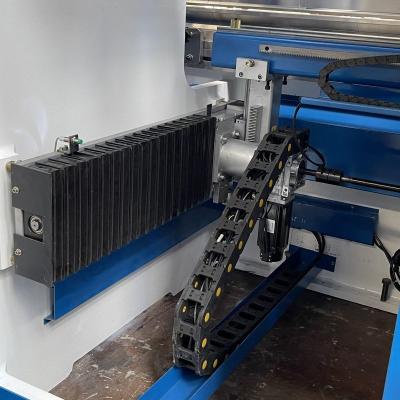 Cina Freno idraulico della stampa del piatto di acciaio dolce di CNC di 4+1 asse con il regolatore di Da53T in vendita