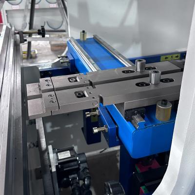 Cina Asse di Mini Electro Hydraulic Bending Machine 40T1200mm DA53T 4+1 del freno della stampa di CNC in vendita