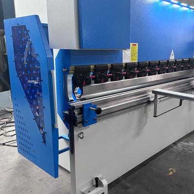 中国 油圧出版物ブレーキCNCの曲がる機械DA53T 170T 3200電気戴冠を用いる4+1軸線 販売のため