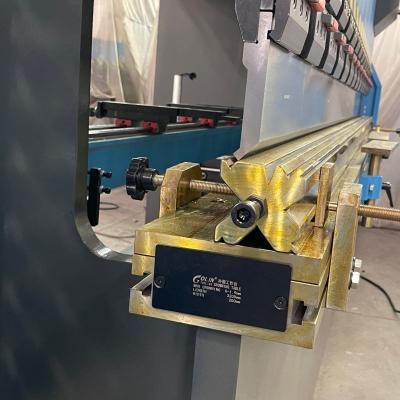 China 4mm de aço carbono hidráulico NC Press Brake 3200mm Press Bending Machine 100T com E21 à venda