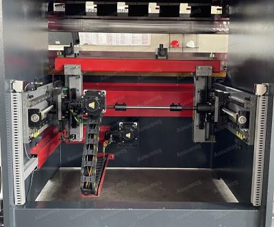 Cina 4 assi 1600 mm frenata idraulica pressato macchina di piegatura CNC personalizzata con 300KN HK58T in vendita