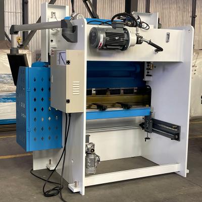 Cina CNC Torsion Bar Press Brake Alta precisione 5.5KW NC Controller macchina di piegatura idraulica in vendita