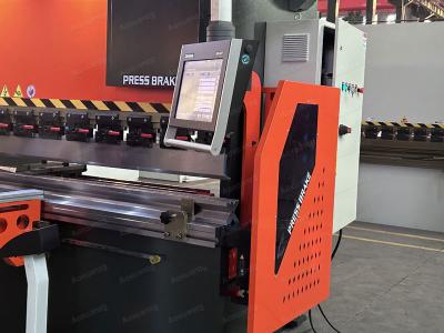 Cina 160 tonnellate 3200 mm di larghezza macchina di piegatura idraulica del metallo CNC DA58T Premere freno 4 + 1 asse in vendita