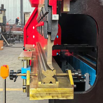 Cina 40T1600 Freno a pressione idraulica Macchina di piegatura CNC Economica e pratica in vendita