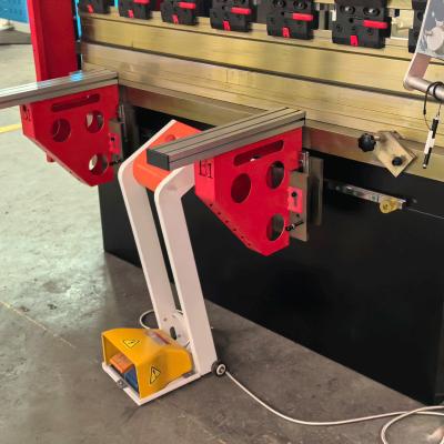 Cina Macchina di piegatura CNC idraulica automatica Freno di pressione CNC idraulica 5 assi Per lamiera di metallo di precisione lamiera di acciaio in vendita