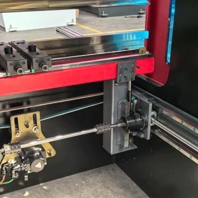 Cina Macchina di piegatura CNC idraulica automatica Freno di pressione CNC idraulica 5 assi Per lamiera di metallo di precisione lamiera di acciaio in vendita
