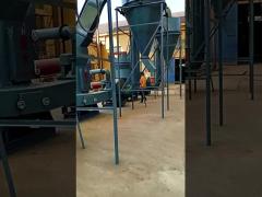 Foreign customers are inspecting goods