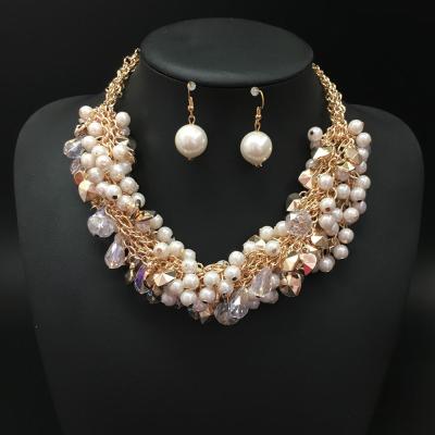 China Fashion necklace crystal short clavicle exaggerated retro women pearl bib necklace for sale