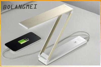 China Modern Portable Energy Saving Battery LED Table Lamp With Soft Light Effect for sale