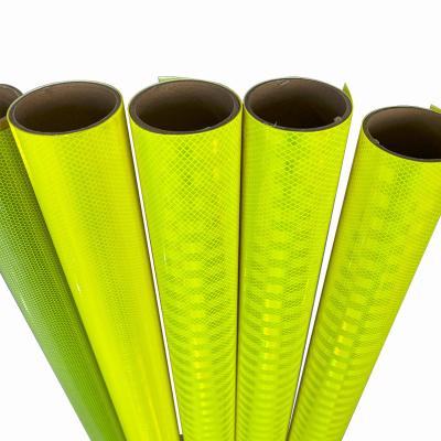 China 10 jaar Hoge intensiteit Prismatische HIP Fluorescerend Geel Groen Reflecterend Vinyl for sale