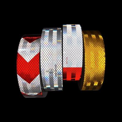 China Waterdichte reflecterende waarschuwingssticker Rood en wit zelfklevend plakband voor vrachtwagen for sale