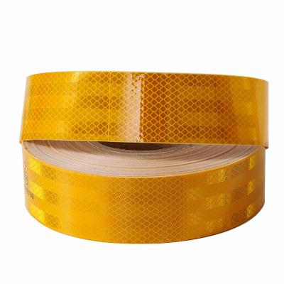 Chine Ruban adhésif réfléchissant pour la visibilité ECE Marque noire jaune brillant ruban adhésif réfléchissant pour le camion à vendre