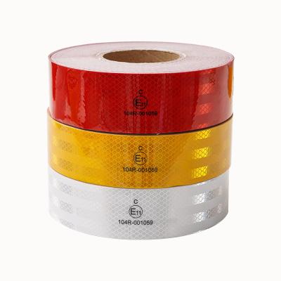 China Topkwaliteit ECE 104r gecertificeerde micro-prismatische voertuigreflectorband met een hoog zicht for sale