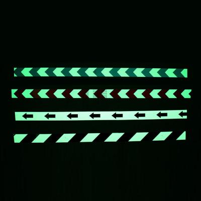 China Hoge zichtbaarheid Fluorescerende gloed in het donker Veiligheidswaarschuwing 4-6 uur gloedtijd Vinyl Roll leverancier in het donker Te koop