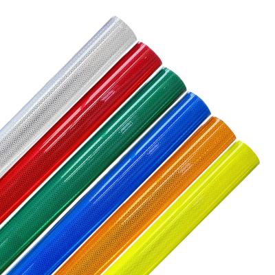 China 10-Year Service Life Diamond Grade Reflective Sheeting with Pressure-Sensitive Adhesive and Full-Cube Prismatic Construction for sale