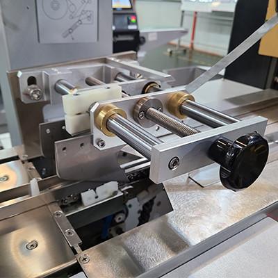 China Wafer Biscuits Pillow Type Packing Machine Chocolate Bar Automatic Flow Servo for sale