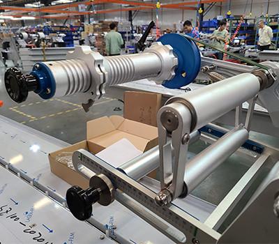 China Wafer Biscuits Pillow Type Packing Machine Chocolate Bar Automatic Flow Servo for sale