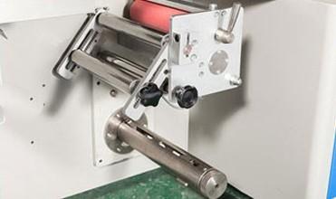 China Horizontal Pillow Flow Packing Machine Automatic Sachet Dry Fruit Biscuit for sale