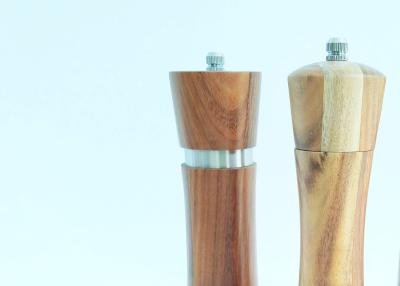 China Refillable Wooden Salt And Pepper Grinders With Adjustable Size / Shape for sale